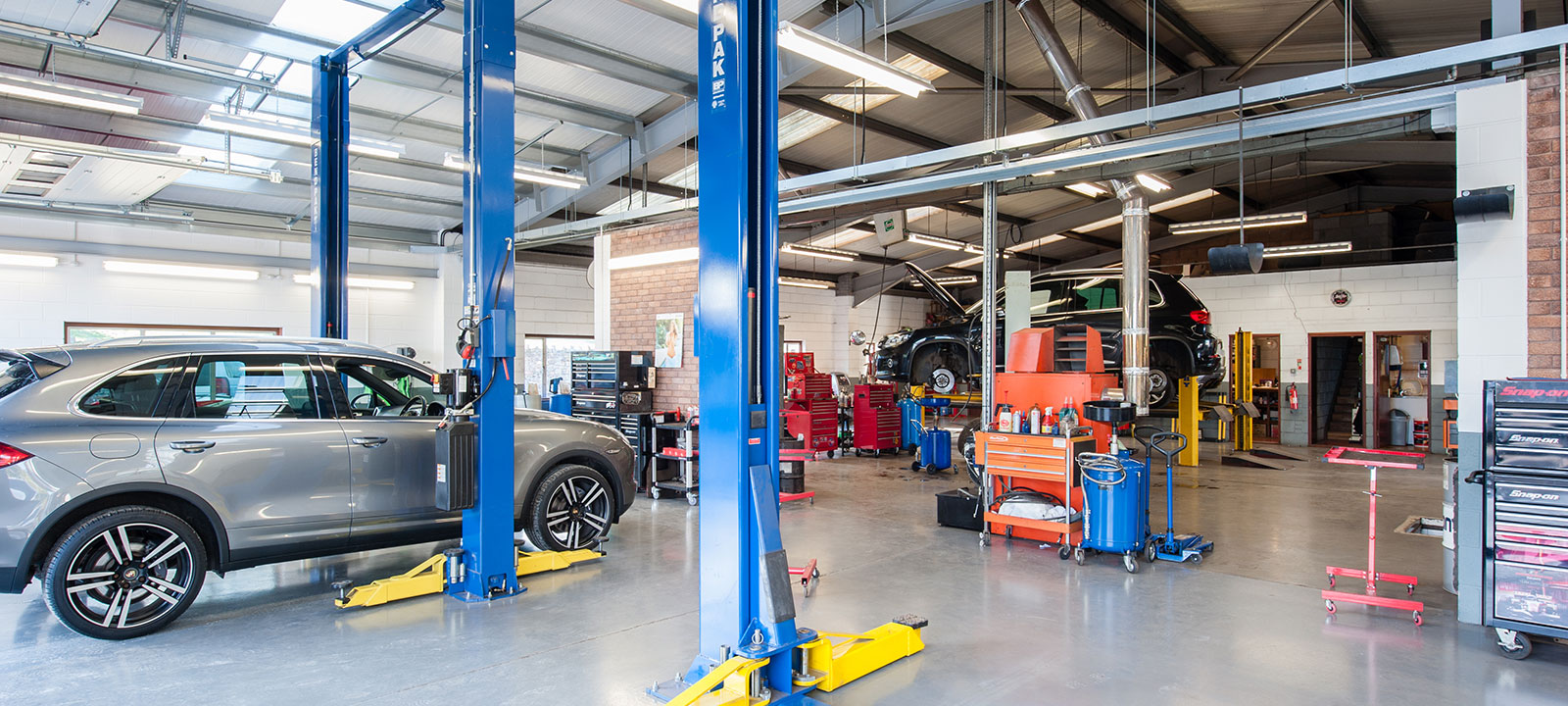Workshop / Bodyshop - Vehicle Body Repairs Penrith - Vehicle Servicing ...